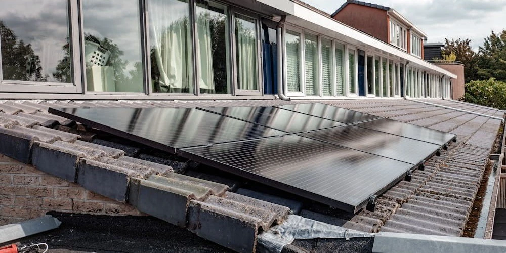 Innovative Solar Windows with Reflective Blinds Boost Energy Efficiency ...